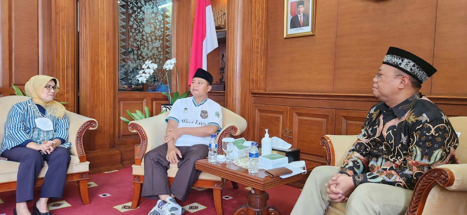 Audiensi Rektor UT dengan Wagub Jabar - Universitas Terbuka Bandung Audiensi Rektor UT dengan Wagub Jabar - Universitas Terbuka Bandung
