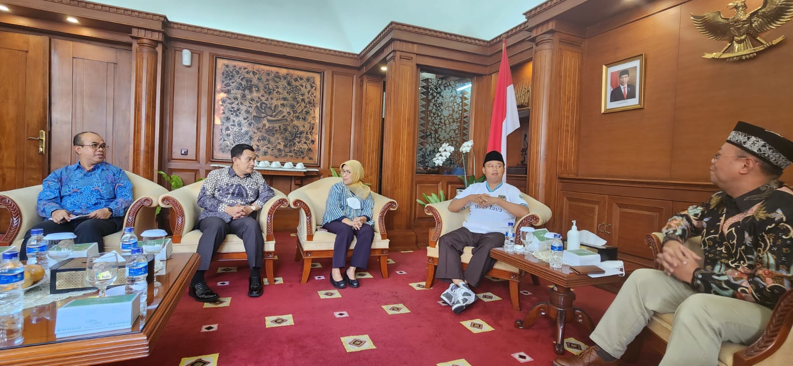 Audiensi Rektor UT dengan Wagub Jabar - Universitas Terbuka Bandung Audiensi Rektor UT dengan Wagub Jabar - Universitas Terbuka Bandung